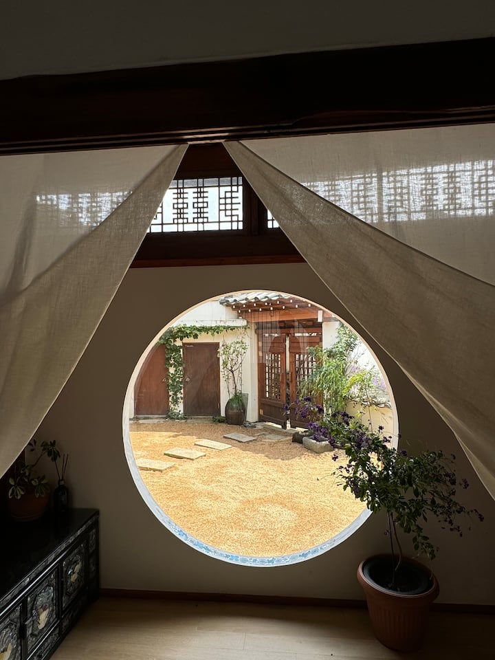 장미여관 독채 전체 10명가능 방4개 주방 화장실5개 - Gyeongju-si