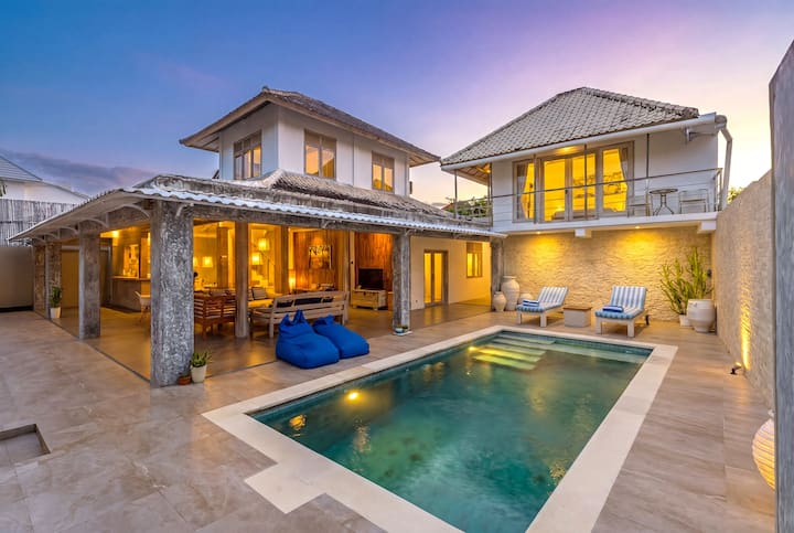 Bella Vista Tropical 3br Oasis In Central Seminyak - Bali