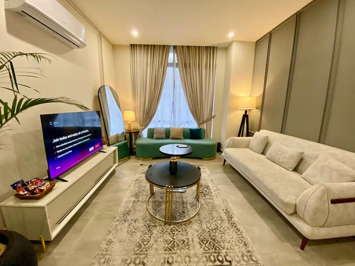 Lovely 3bedroom Flat • 2 Masters + Bunks • Skypark -