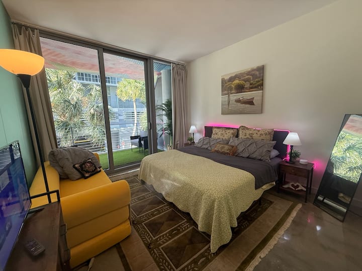 Wynwood Art Pad • Huge Balcony • Gated Parking - Miami, FL