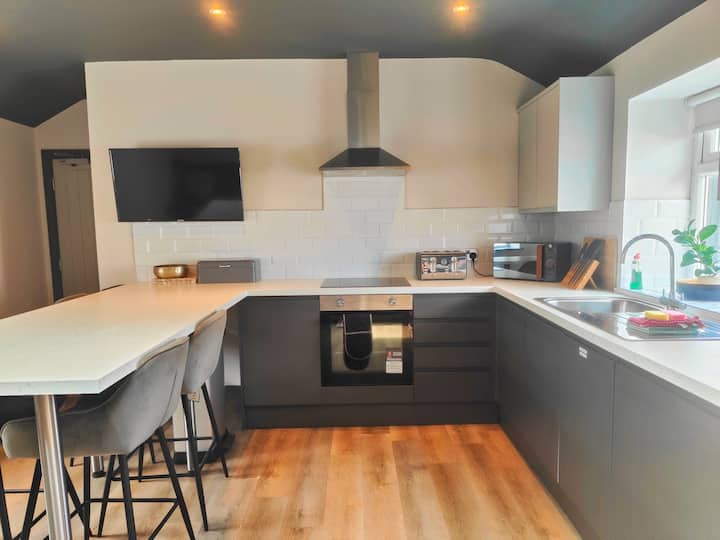 Sloane Modern 2 Bedroom Seafront Apartment - 블랙풀