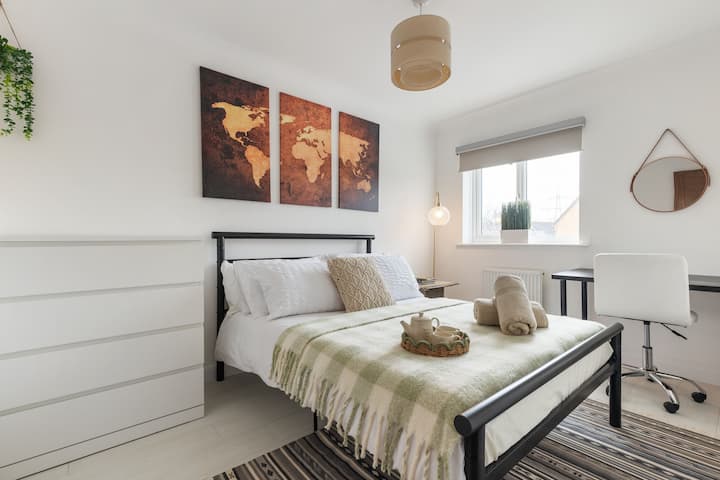 Charming 3br – Family-friendly-parking/ Fast Wi-fi - Romford