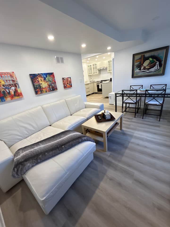 Mathilda’s Guest Suite In Bloor West Village - Toronto