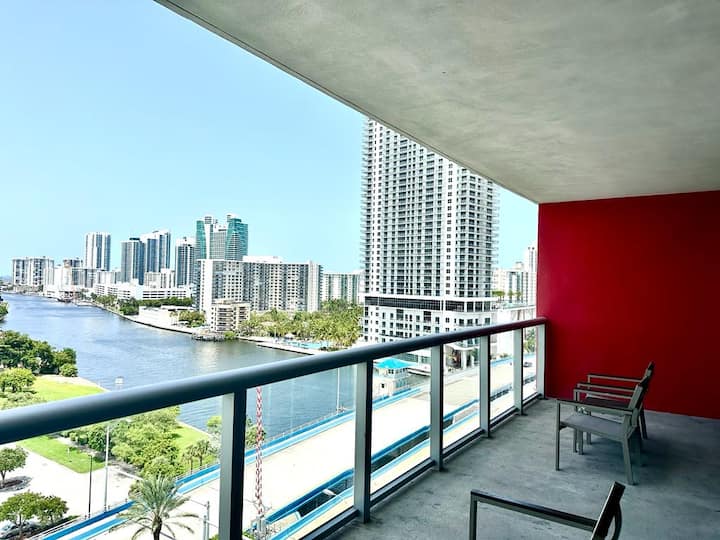 1b/1b Apt In Miami W/ Beach Service - Aventura, FL
