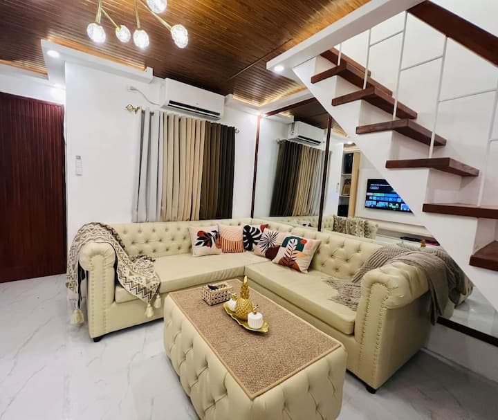 La Queen Staycation With Jacuzzi - Cabanatuan City