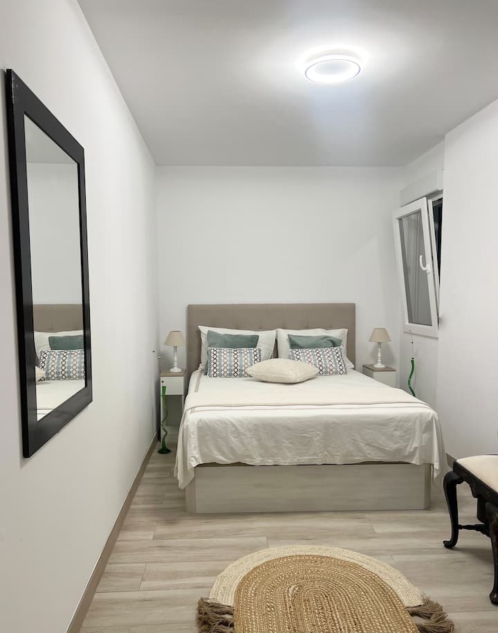 Cozy Spacious Bedroom In Modern Shared Apartment - Marbella