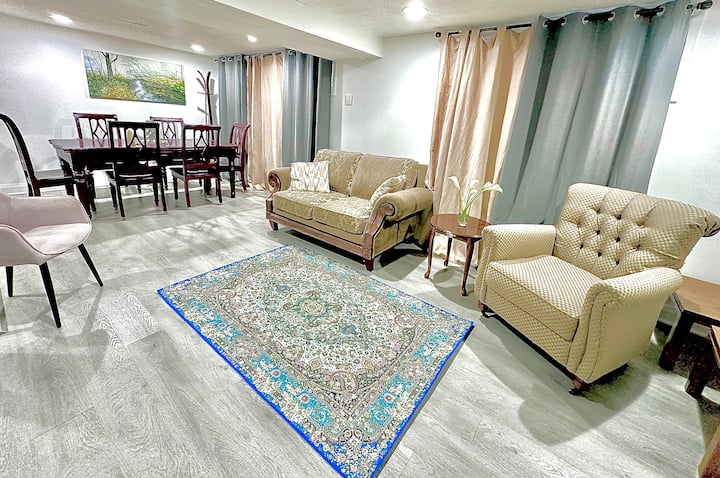 3 Bedroom Basement/6 Guests - Ontario