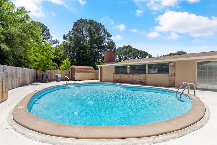 Coastal 5br, Pool Home Just Minutes From The Beach - Fort Walton Beach, FL