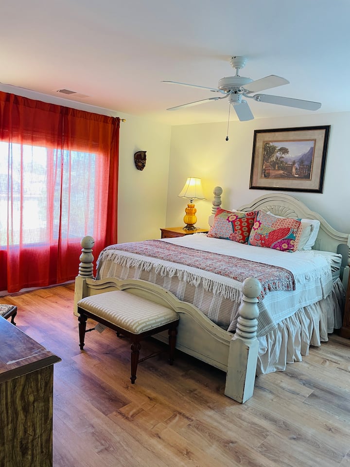 Master Bedroom With Private Bath - Murrieta, CA