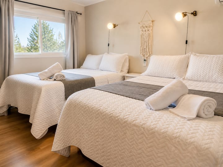 Bayfield Retreat • Near Grand Bend • Pool+hottub 4 - Bayfield