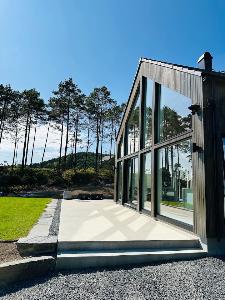 New Modern Cabin By The Sea - Hjelmelandsvågen