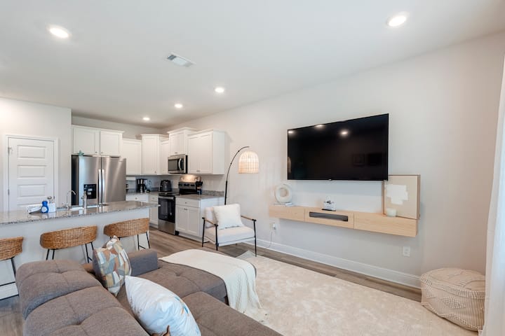 Walk In Distance To The Beach! - Panama City Beach, FL