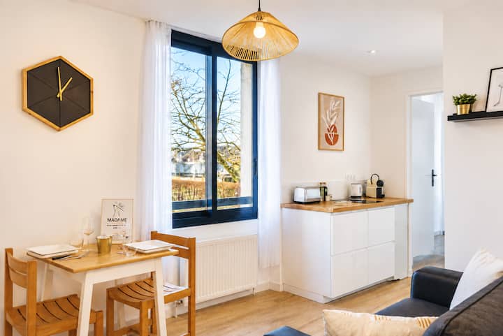 Designer Waterfront Apartment - Bruz