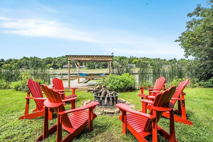 4bdrm Lake Chemong Retreat: Dock | Fire Pit | Bbq - Kawartha Lakes