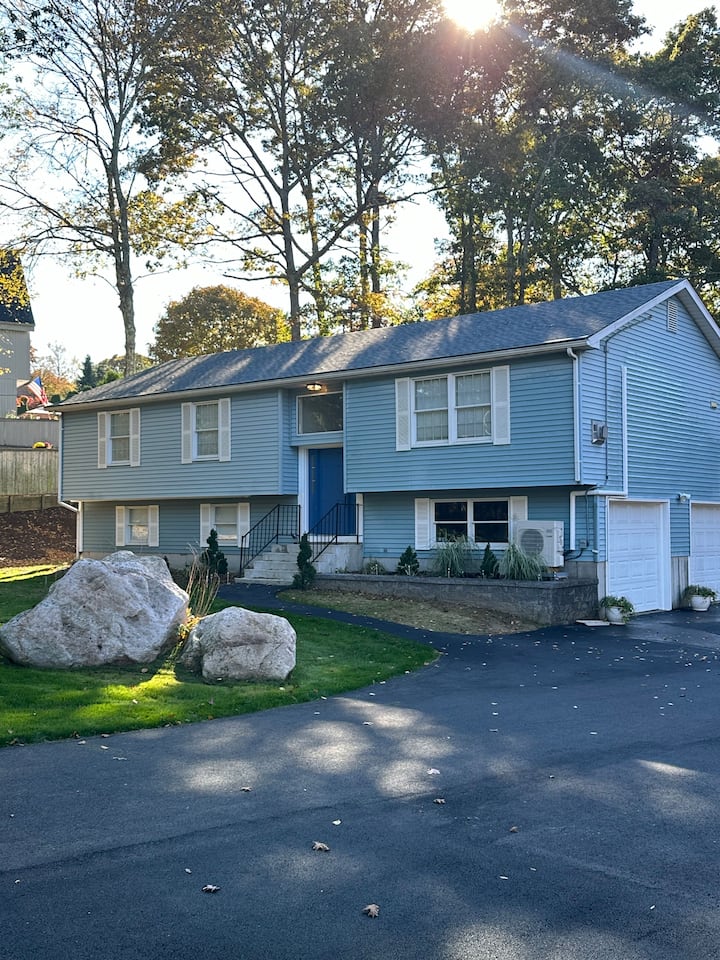 Your Vacation Awaits At Coastal Charm! - Westerly, RI