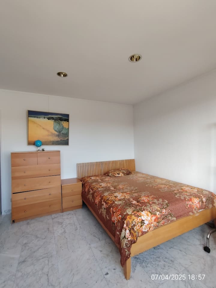 Hoping A Good Vacation Here - Ixelles