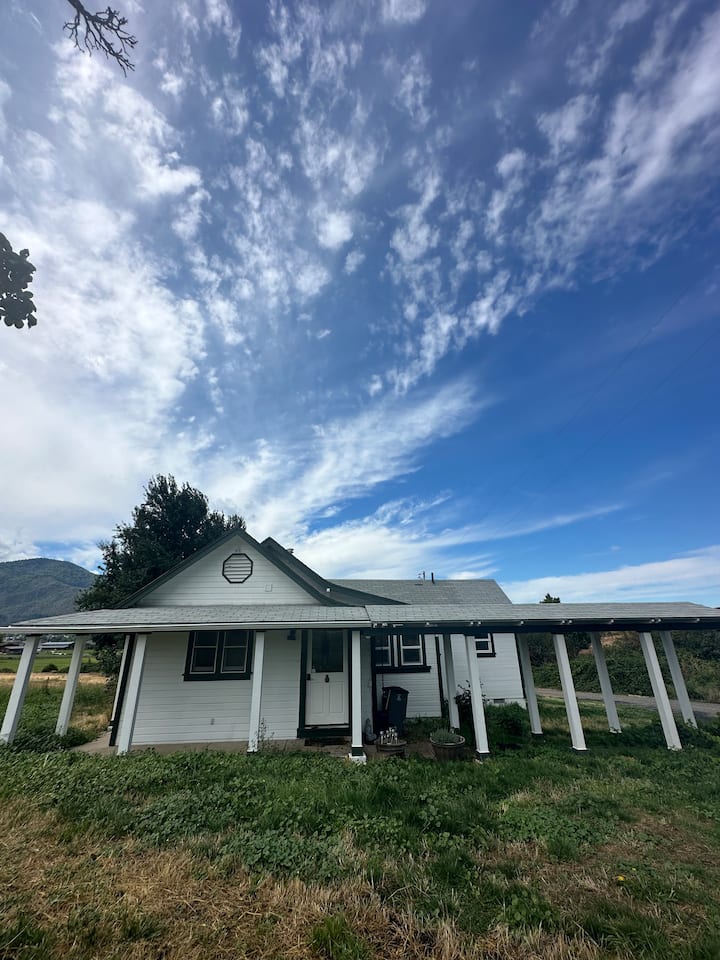 Aloha Farmhose - Ashland, OR