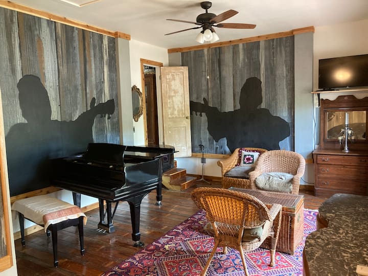 Colorado River Artist Retreat - Bastrop, TX