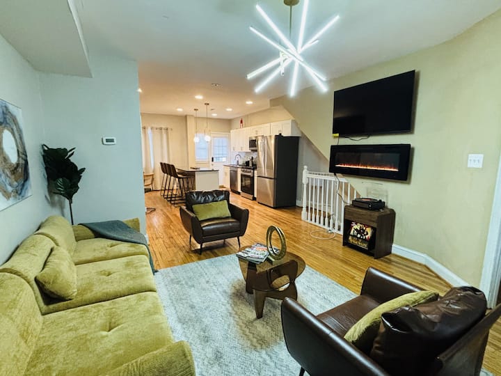 Spacious Oasis In Greater Navy Yard (8br/5br -16+) - Washington, D.C.