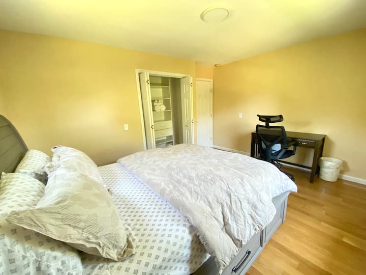 Room In East Hampton Queen Bed - East Hampton, NY