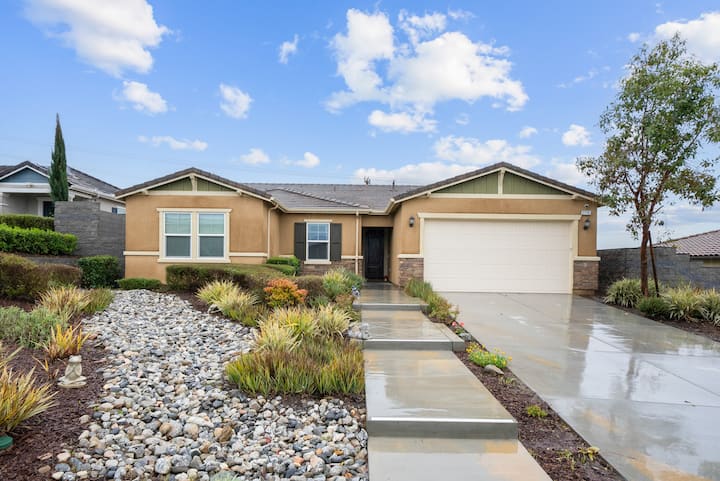 Mountain Views Menifee Home - Menifee, CA
