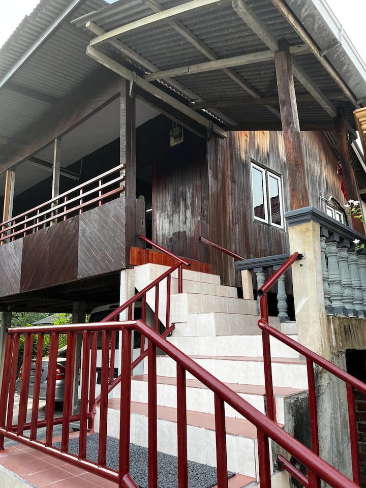 Homestay Rumah Kayu Kota Tinggi - Kota Tinggi