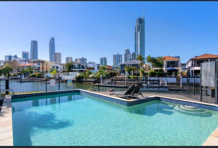 Riverside Chic And Skyline Views - Gold Coast
