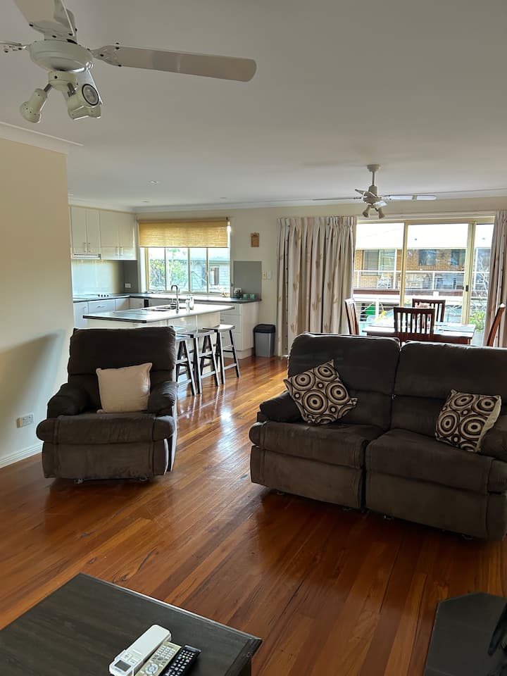 Lizzie Beach House - Myall Lake, New South Wales