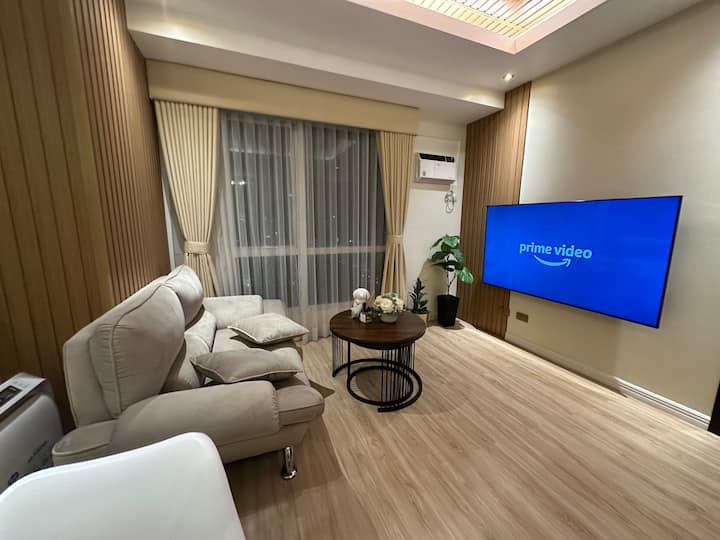 Amazing Sunrise View 2 Br, 65" Tv, Disney+ & Max - Philippines