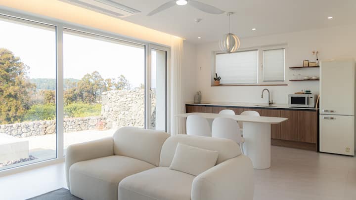 애월 독채 신축/커플/가족/제주서쪽/야외자쿠지 무료/귤밭과 바다조망&노을
달노시스테이002 - Jeju