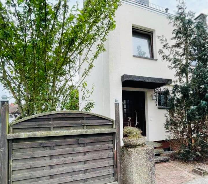 Nähe Frankfurt Für Monteure Und Gruppen Bis 9pers - Frankfurt