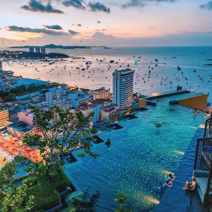 2 Beds | Central Stay Near Beach | Pools & Rooftop - Pattaya City