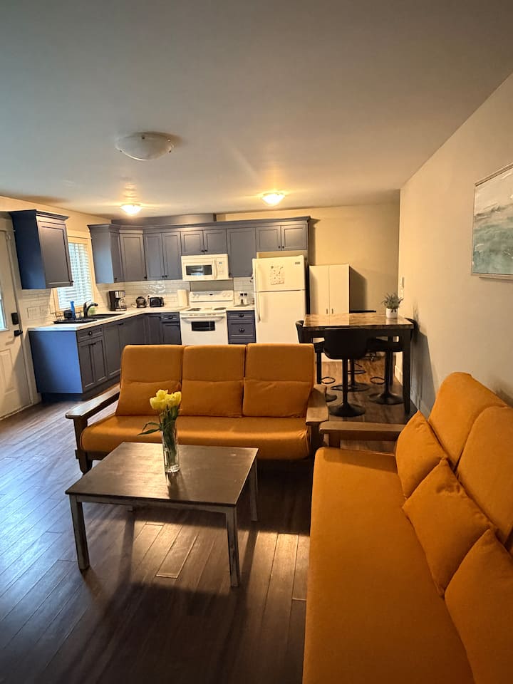 2 Bed Suite - Short Term Rental - Saanich