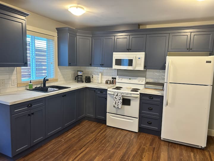 2 Bed Suite - Short Term Rental - Saanich