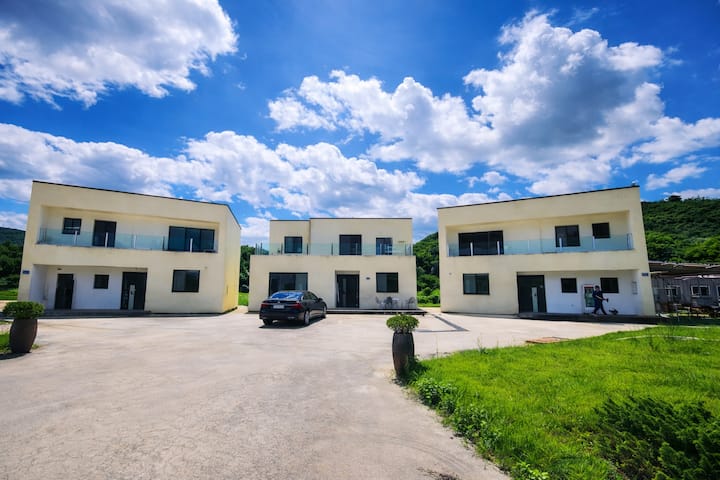 독채펜션 일몰이 최고인 느린오후  2층독채사용 3개동  단체가능
바베큐  무료 - 태장1동