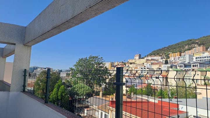 Central Gem 3bdr+ Balcony &Views - Gibraltar