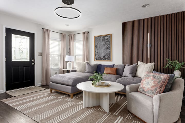 3br Downtown | Hot Tub + Coffee Bar | Sleeps 8 - Indianapolis