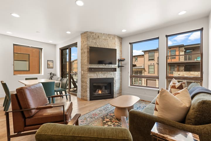 Central Location, Private Balcony And Mountain - Silverthorne, CO