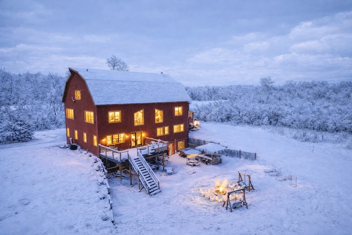 Après-ski Barn W/ Beach, Hot Tub, Sauna, Golf Sim! - Baraboo, WI