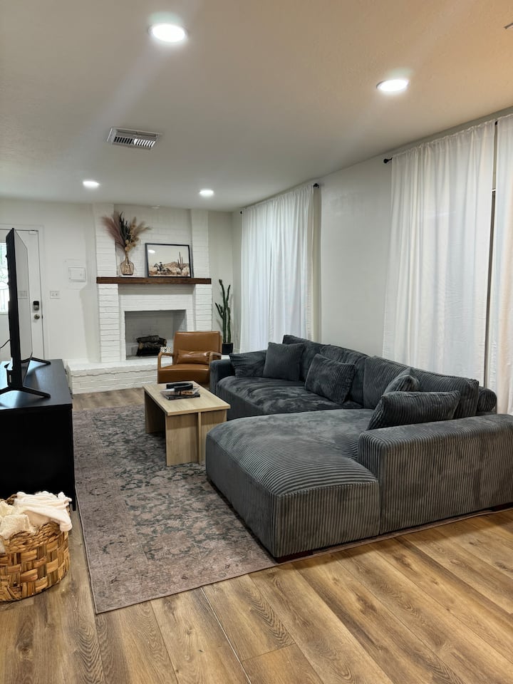 The Howdy Hideaway| Cozy 3br Home Near Texas A&m - Bryan, TX