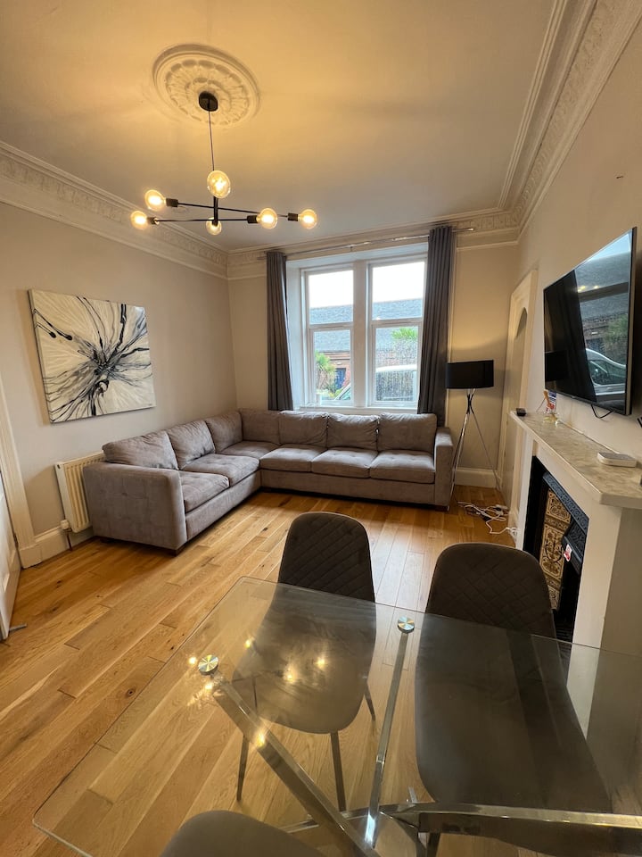 Main Door, 3 Bedroom Apartment - Édimbourg