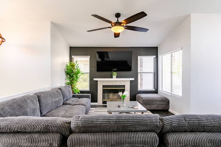 Split-level Nw Bakersfield Home With Outdoor Oasis - Bakersfield, CA