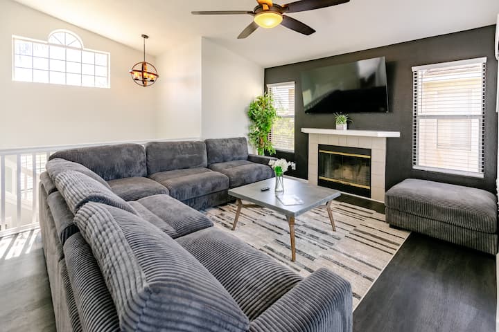 Split-level Nw Bakersfield Home With Outdoor Oasis - Bakersfield, CA