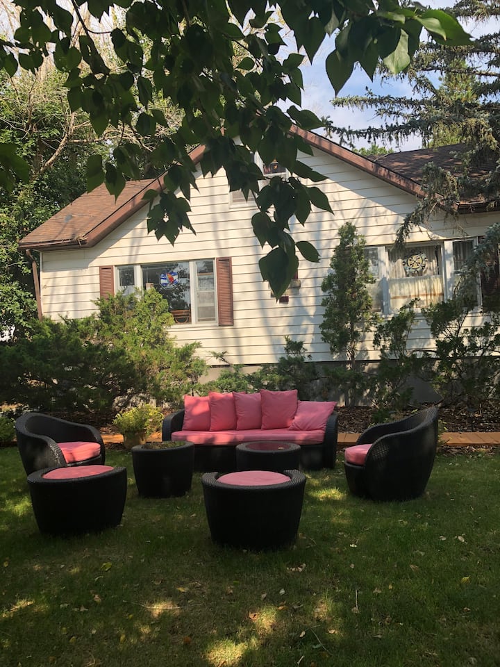 Self Serve Brkfst 
Mins To Border/writing On Stone - 알버타