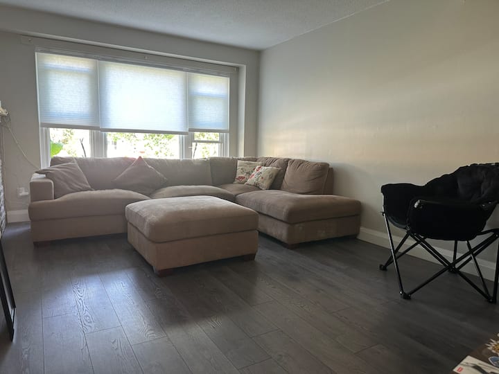 Mid Sized Room! - Kingston