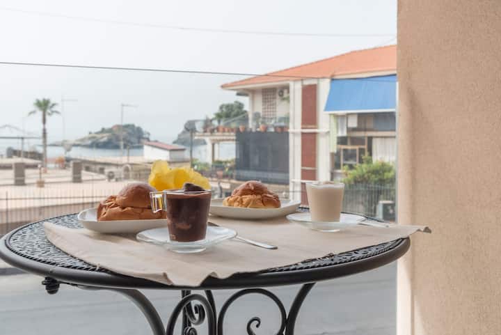 "Di Lá Del Mare"- Aci Trezza - Aci Castello