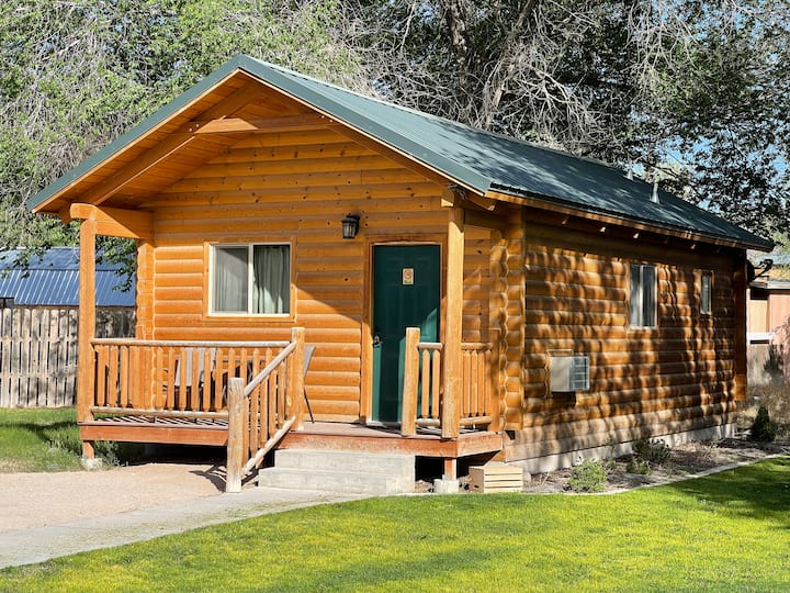 Cabane-salle De Bain Privée Séparée-standard-vue S - Echo Canyon State Park, Pioche