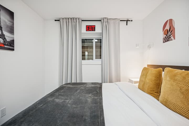 Serene 1 Bedroom Basement Suite - White Rock