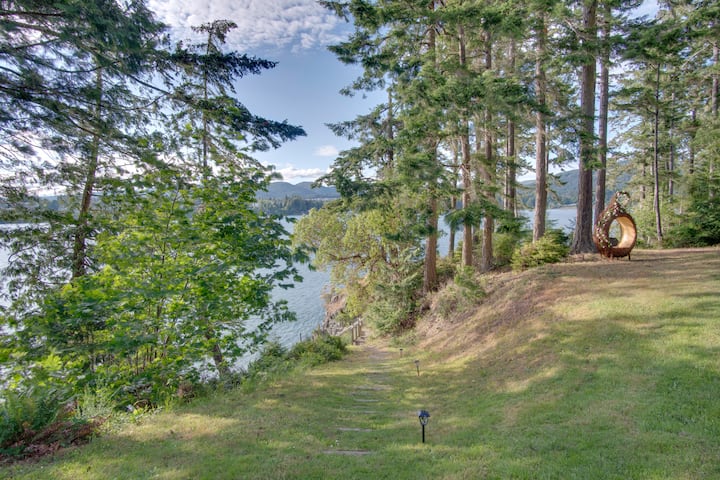 Luxury Oceanfront Guesthouse With Beach Access - Sooke