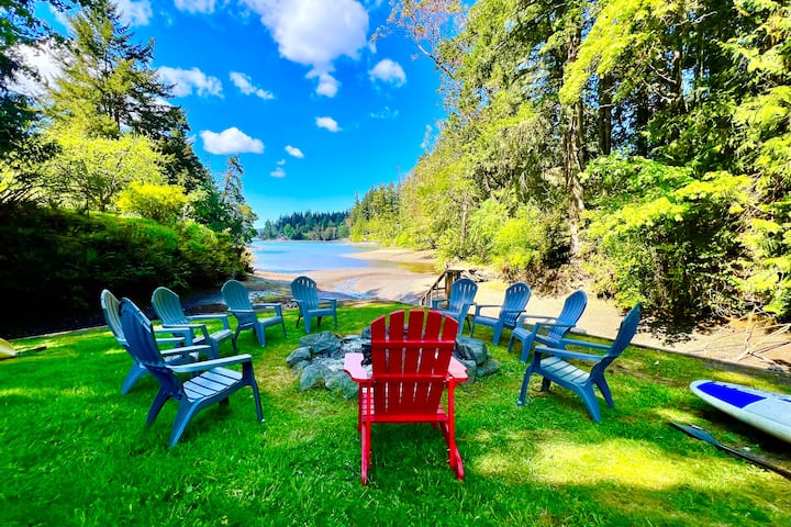 Bayfront Pnw Lodge: Dock, Pickleball & Guest House - Silverdale, WA